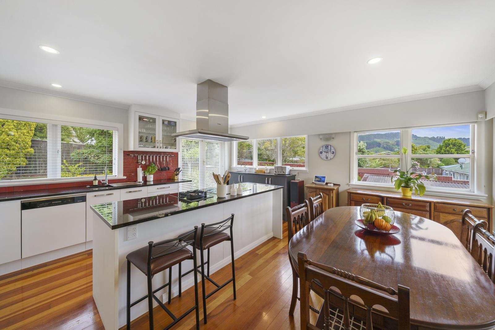 7 St Johns Terrace Tawa NZ 5028 - Collective First National Johnsonville