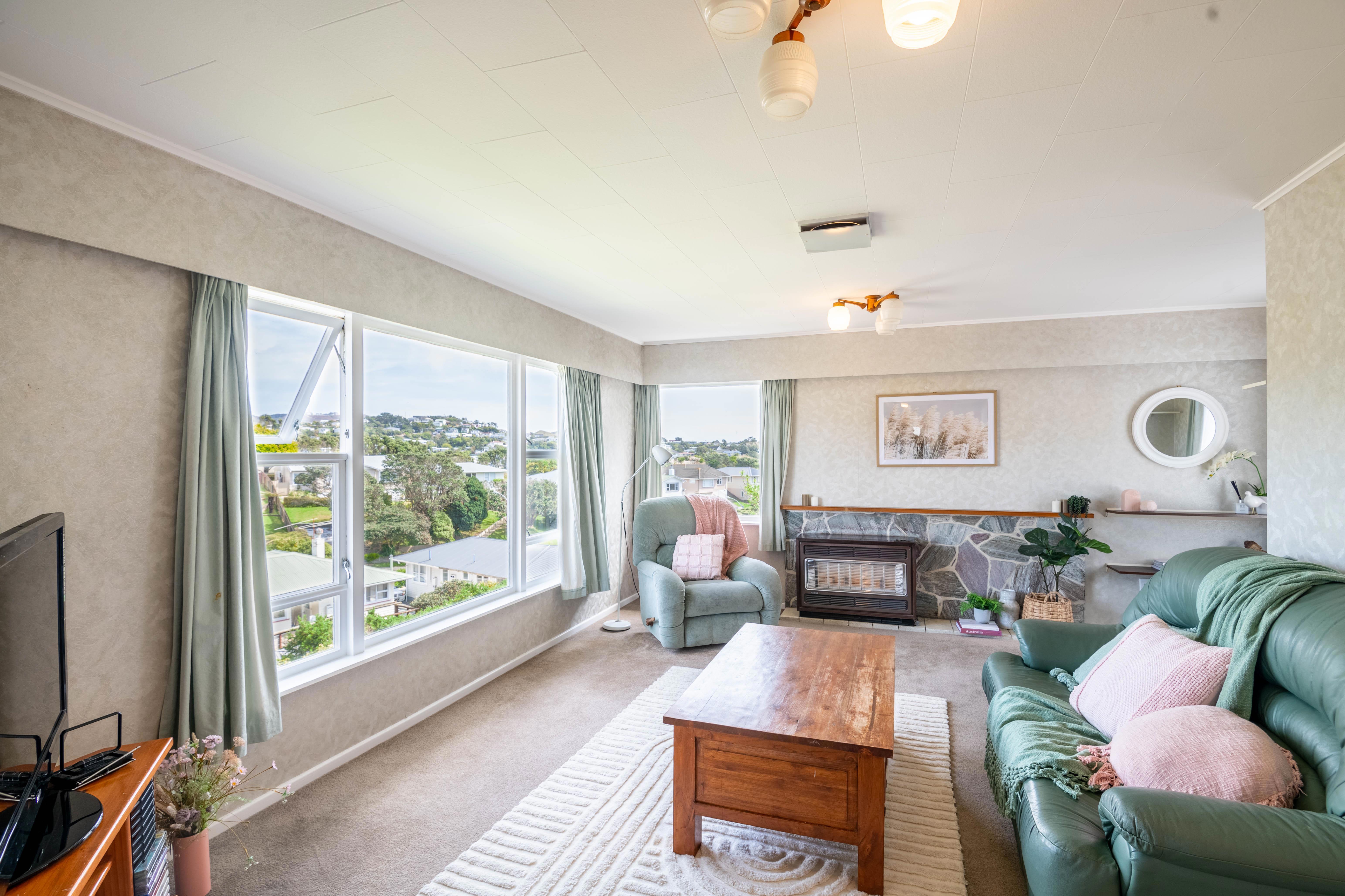 5 Longcroft Terrace Newlands NZ 6037 - Collective First National ...